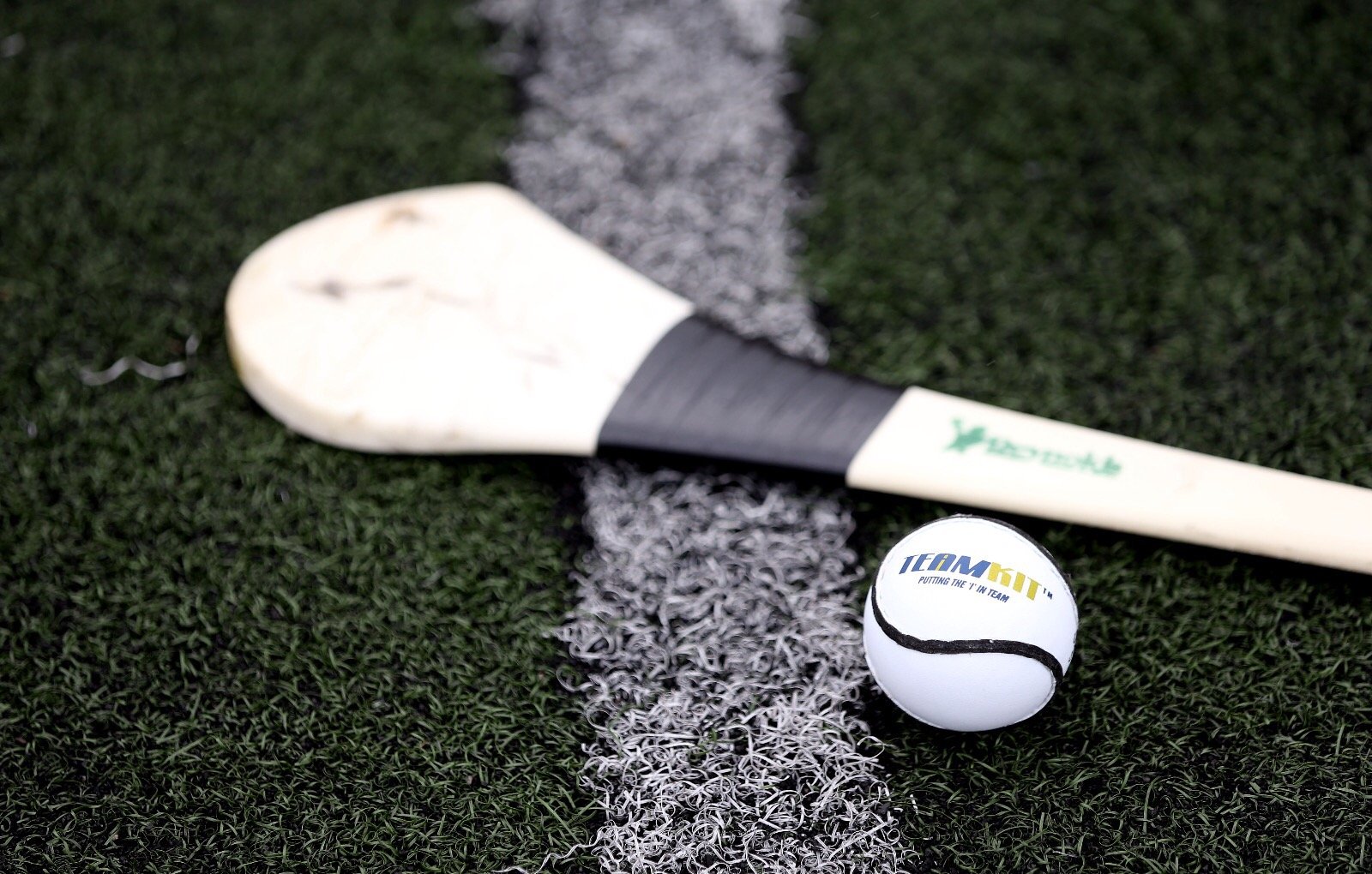 reynolds-hurleys-composite-synthetic-stick-play-hurling